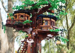 LEGO Ideas Tree House Review & Nature Photos