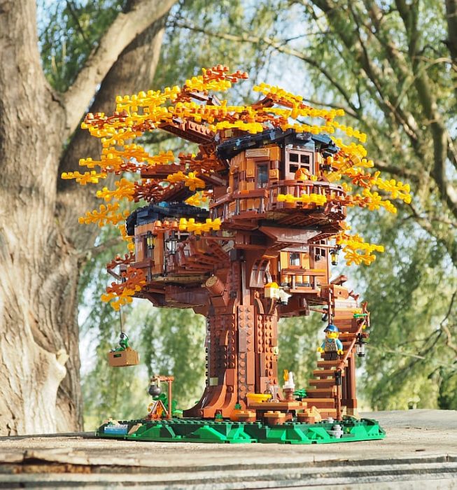 LEGO Ideas Tree House Review & Nature Photos