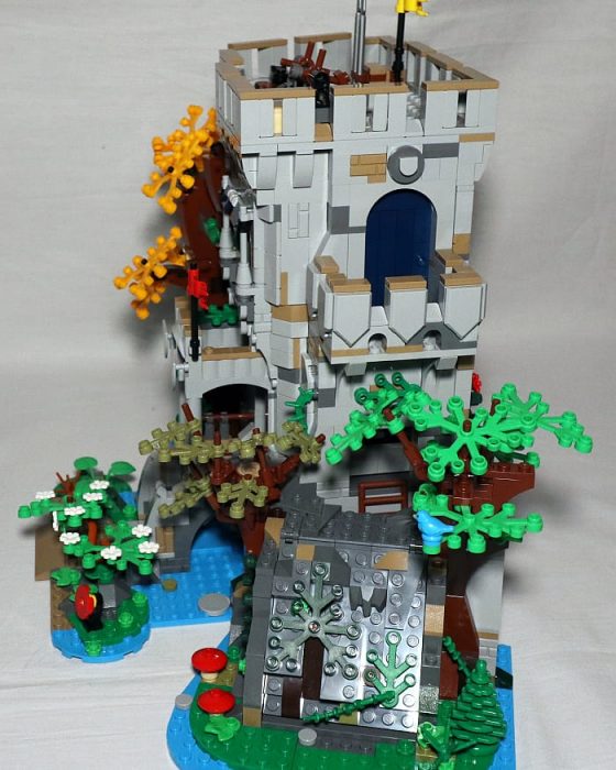 Brick Breakdown: LEGO BrickLink – Castle in the Forest