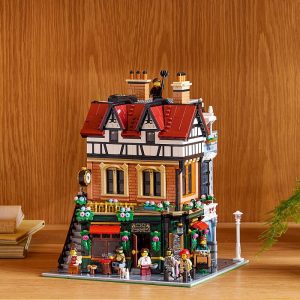 LEGO Modular Tudor Corner Review & Thoughts